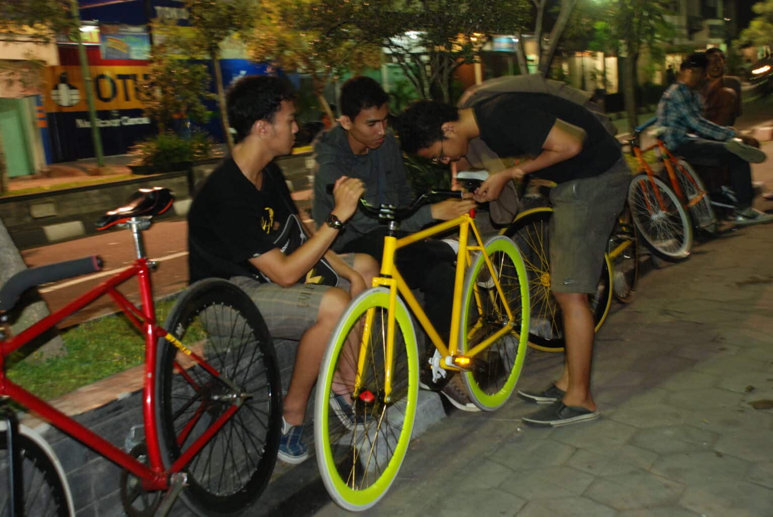 7 Merk Sepeda Fixie yang Paling Bagus dan Terkenal