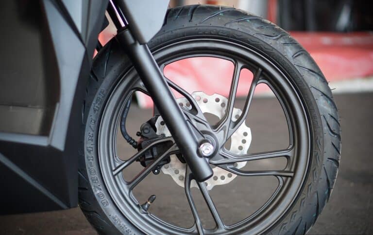 10 Merk Ban Motor Terbaik dan Awet