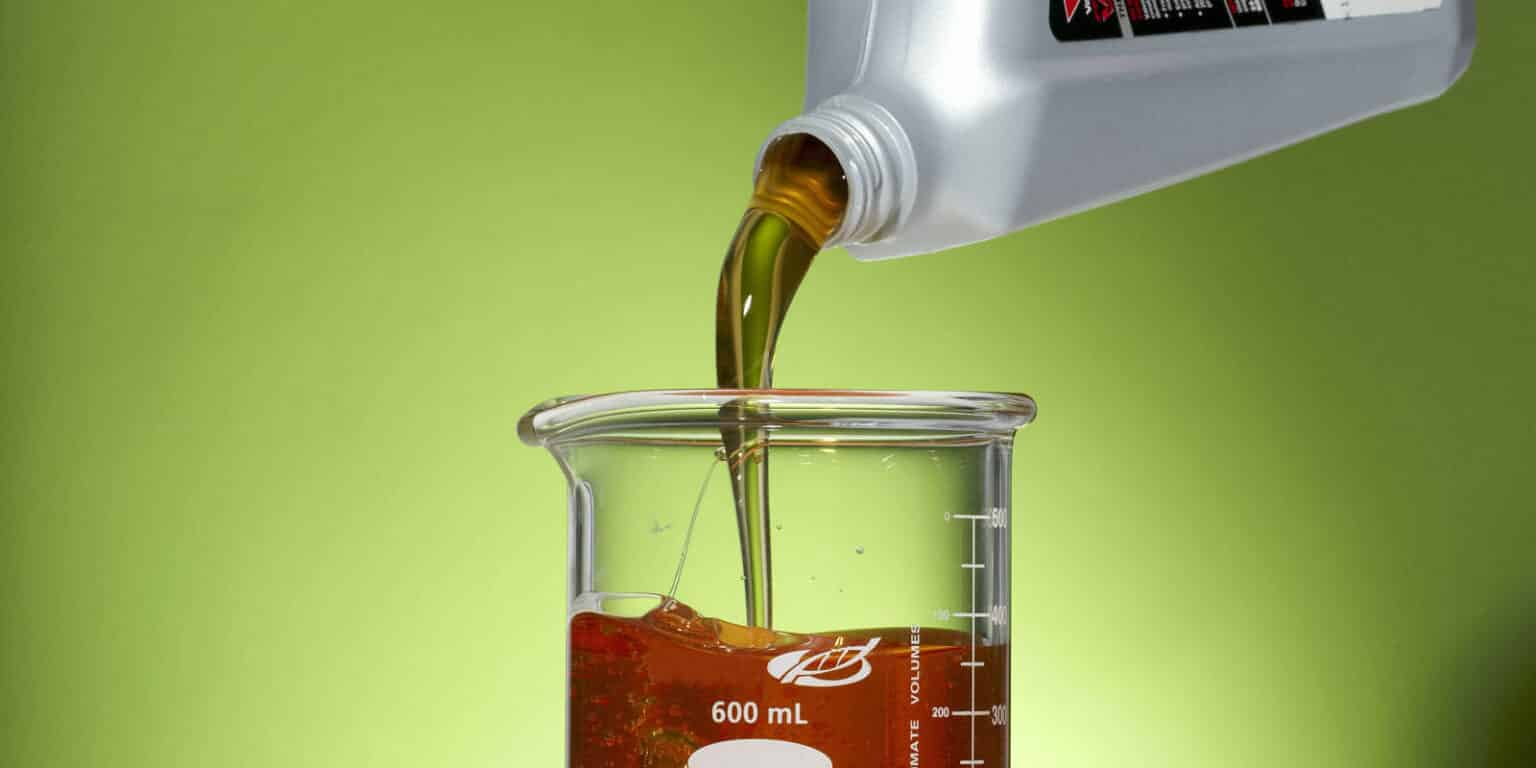 7 Merk Oli Mobil Terbaik dan Berkualitas