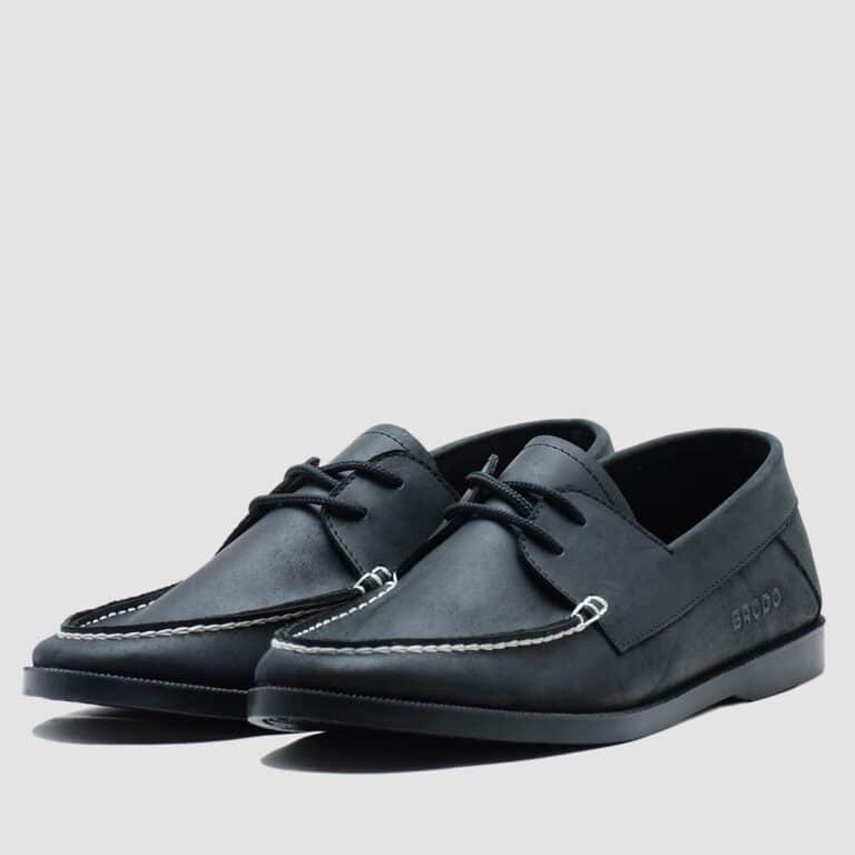 10 Merek Sepatu Kulit Pria Terkenal, Berkualitas dan Awet