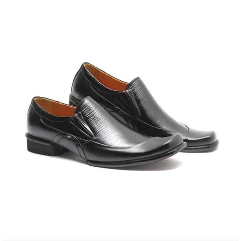 10 Merek Sepatu Kulit Pria Terkenal, Berkualitas dan Awet