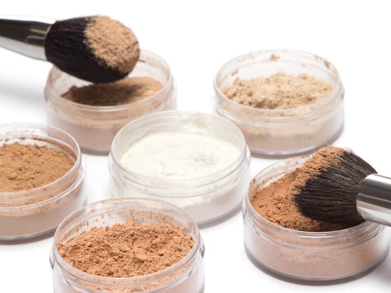 10 Loose Powder Terbaik untuk Kulit Berminyak & Kering